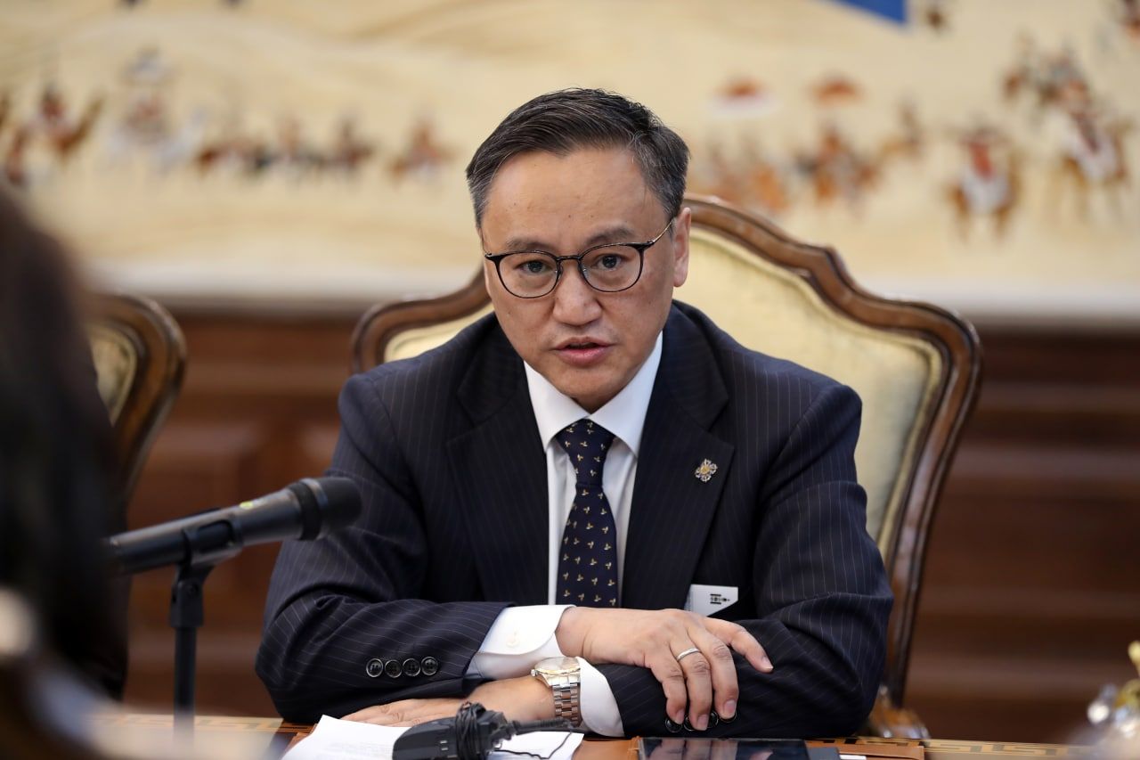 Ж Чинбүрэн Англи хэлийг бага ангиас нь зааж болохгүй гэж огт хэлээгүй