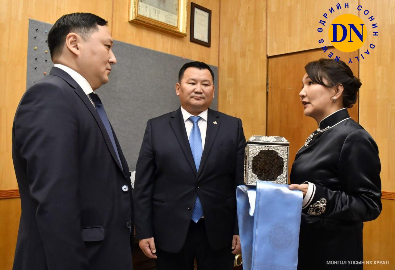 УИХ ын Ерөнхий нарийн бичгийн дарга Д Энхбат үүрэгт ажлаа хүлээн авлаа Dnn Mn