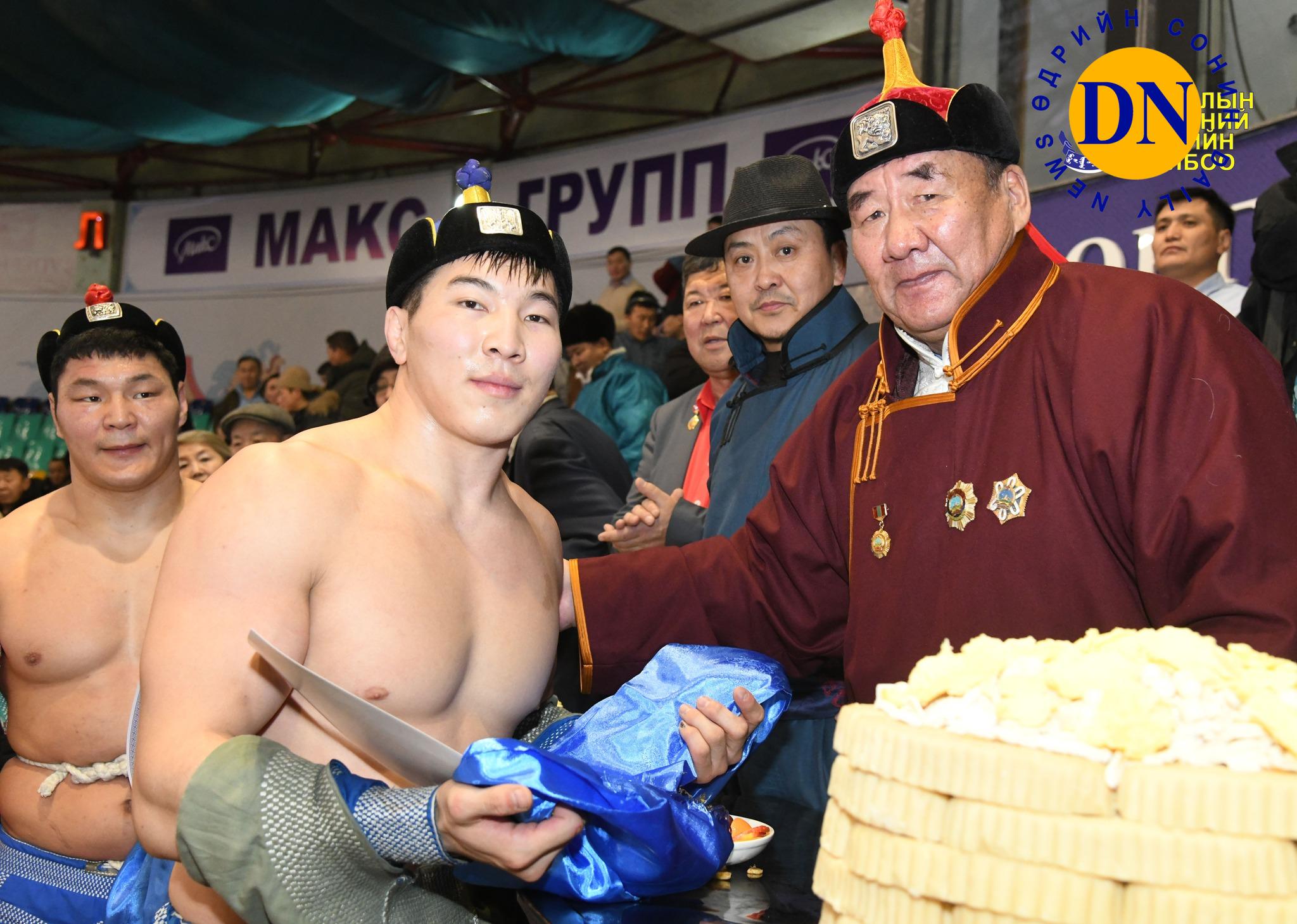 Арслан Ц Шийрэвийн нэрэмжит барилдаанд аймгийн начин Б Гончигсүрэн түрүүллээ Dnn Mn